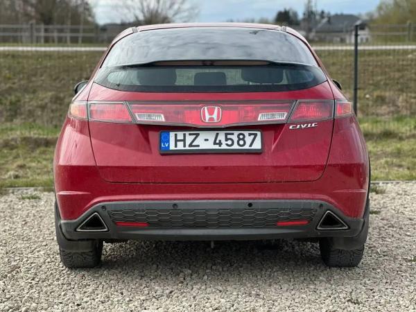Sarkans Honda Civic 2006 Jelgava, ar dzinēja tilpumu 2.20 L un nobraukumu 330 tūkst. km par 1000 €, foto 5 vietnē AUTOMOTO.COM.LV