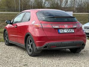 Sarkans Honda Civic 2006 Jelgava, ar dzinēja tilpumu 2.20 L un nobraukumu 330 tūkst. km par 1000 €, foto 7 vietnē AUTOMOTO.COM.LV