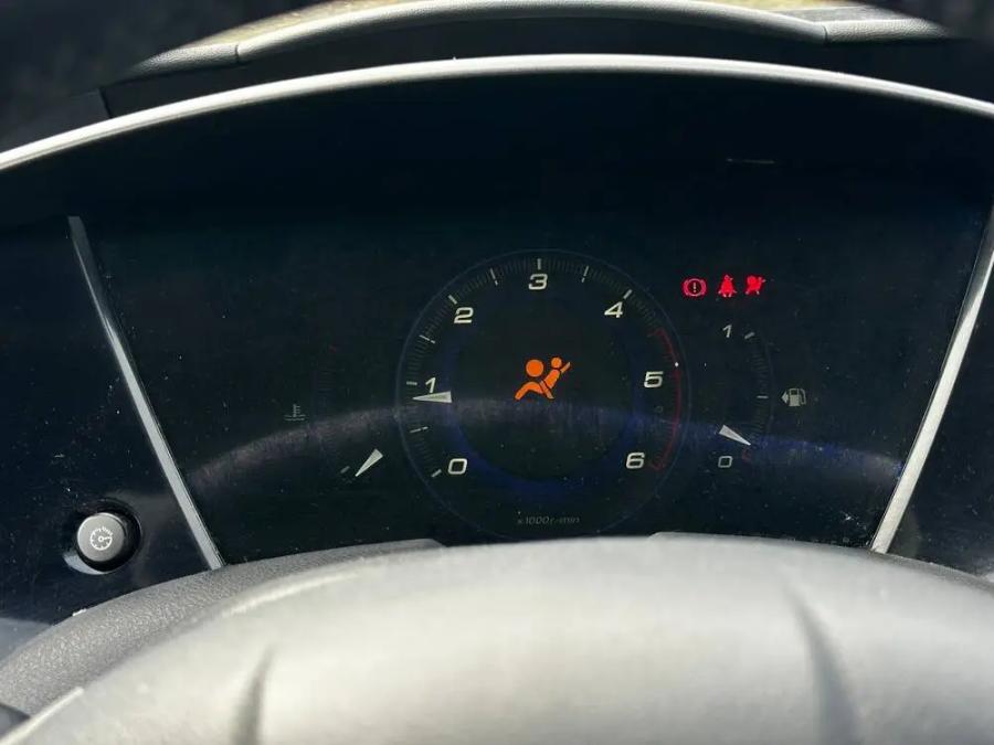 Sarkans Honda Civic 2006 Jelgava, ar dzinēja tilpumu 2.20 L un nobraukumu 330 tūkst. km par 1000 €, foto 23 vietnē AUTOMOTO.COM.LV