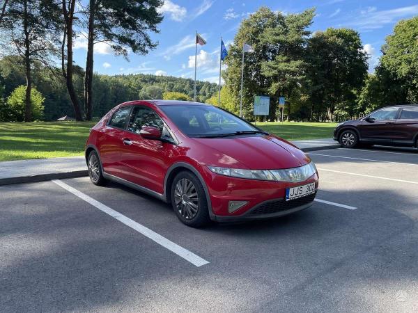 Sarkans Honda Civic 2006 Viļņa, ar dzinēja tilpumu 1.80 L un nobraukumu 241 tūkst. km par 1490 €, foto 1 vietnē AUTOMOTO.COM.LV