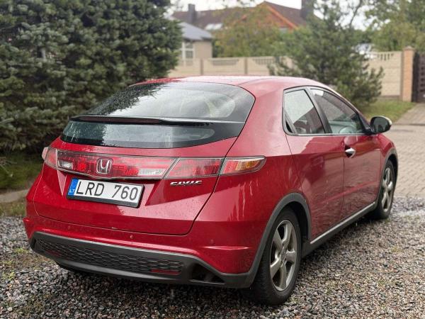 Red Honda Civic 2006 in Klaipeda, with an engine capacity of 1.40 L and mileage of 181 thousand km for 1480 €, photo 4 on AUTOMOTO.COM.LV