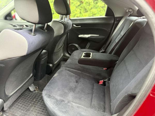 Red Honda Civic 2006 in Klaipeda, with an engine capacity of 1.40 L and mileage of 181 thousand km for 1480 €, photo 7 on AUTOMOTO.COM.LV