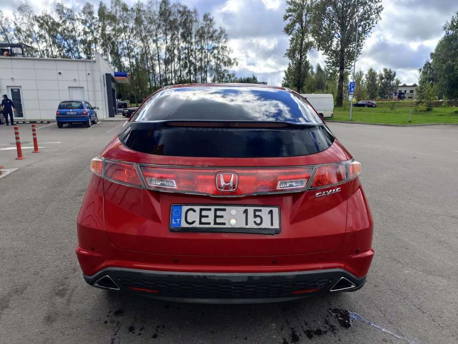 Sarkans Honda Civic 2006 Viļņa, ar dzinēja tilpumu 1.80 L un nobraukumu 205 tūkst. km par 750 €, foto 5 vietnē AUTOMOTO.COM.LV