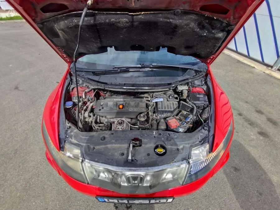 Sarkans Honda Civic 2006 Viļņa, ar dzinēja tilpumu 1.80 L un nobraukumu 205 tūkst. km par 750 €, foto 17 vietnē AUTOMOTO.COM.LV