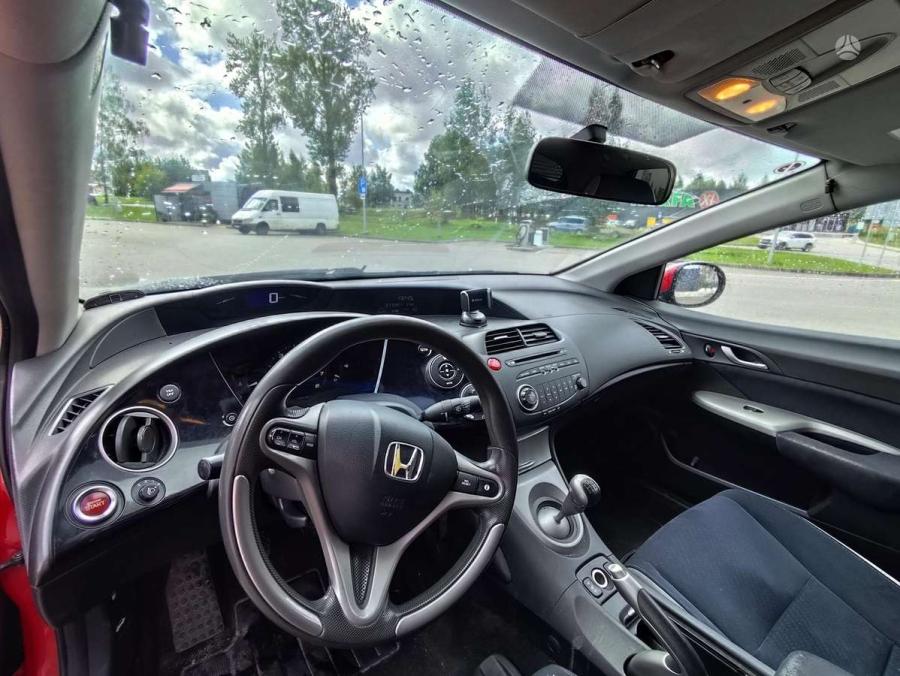 Sarkans Honda Civic 2006 Viļņa, ar dzinēja tilpumu 1.80 L un nobraukumu 205 tūkst. km par 750 €, foto 18 vietnē AUTOMOTO.COM.LV