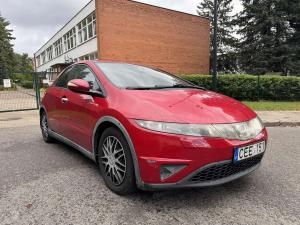 Red Honda Civic 2006 in Vilnius, with an engine capacity of 1.80 L and mileage of 206 thousand km for 750 €, photo 3 on AUTOMOTO.COM.LV