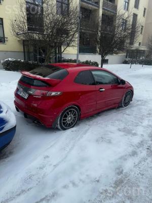 Red Honda Civic 2007 in Riga, with an engine capacity of 2.00 L and mileage of 245 thousand km for 4500 €, photo 5 on AUTOMOTO.COM.LV