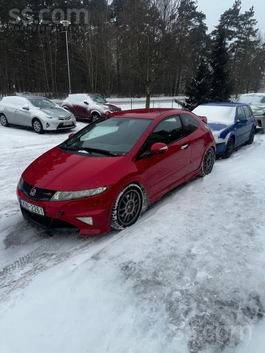 Red Honda Civic 2007 in Riga, with an engine capacity of 2.00 L and mileage of 245 thousand km for 4500 €, photo 7 on AUTOMOTO.COM.LV