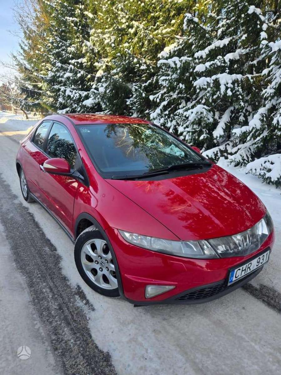 Red Honda Civic 2007 in Vilnius, with an engine capacity of 1.80 L and mileage of 215 thousand km for 2850 €, photo 2 on AUTOMOTO.COM.LV