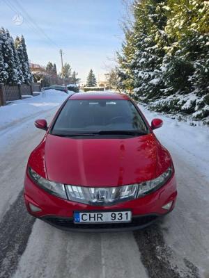 Red Honda Civic 2007 in Vilnius, with an engine capacity of 1.80 L and mileage of 215 thousand km for 2850 €, photo 3 on AUTOMOTO.COM.LV