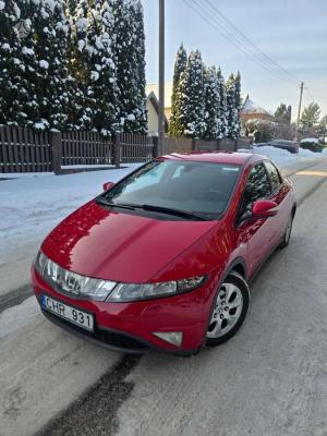 Red Honda Civic 2007 in Vilnius, with an engine capacity of 1.80 L and mileage of 215 thousand km for 2850 €, photo 5 on AUTOMOTO.COM.LV