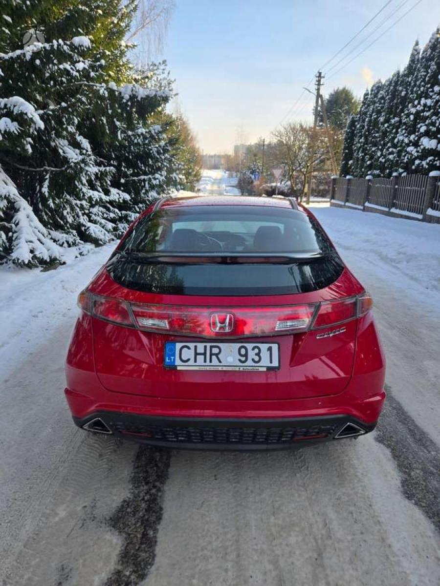 Red Honda Civic 2007 in Vilnius, with an engine capacity of 1.80 L and mileage of 215 thousand km for 2850 €, photo 9 on AUTOMOTO.COM.LV