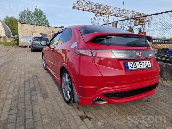 Красный Хонда Цивик 2007 в Рига, объемом двигателя 2.00 л и пробегом 250 тыс. км за 7750 €, фото 4 на AUTOMOTO.COM.LV