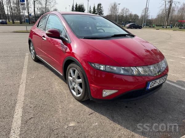 Красный Хонда Цивик 2007 в Рига, объемом двигателя 1.80 л и пробегом 304 тыс. км за 1950 €, фото 4 на AUTOMOTO.COM.LV