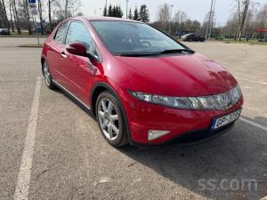Red Honda Civic 2007 in Riga, with an engine capacity of 1.80 L and mileage of 304 thousand km for 1950 €, photo 5 on AUTOMOTO.COM.LV