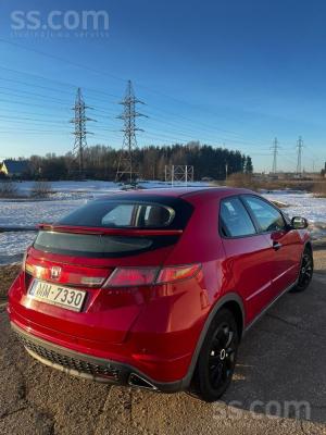 Red Honda Civic 2007 in Daugavpils, with an engine capacity of 1.80 L and mileage of 297 thousand km for 2900 €, photo 4 on AUTOMOTO.COM.LV