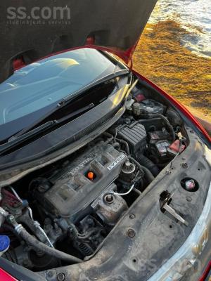 Red Honda Civic 2007 in Daugavpils, with an engine capacity of 1.80 L and mileage of 297 thousand km for 2900 €, photo 10 on AUTOMOTO.COM.LV