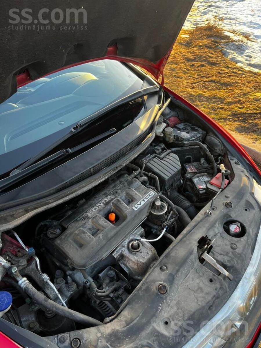 Red Honda Civic 2007 in Daugavpils, with an engine capacity of 1.80 L and mileage of 297 thousand km for 2900 €, photo 10 on AUTOMOTO.COM.LV