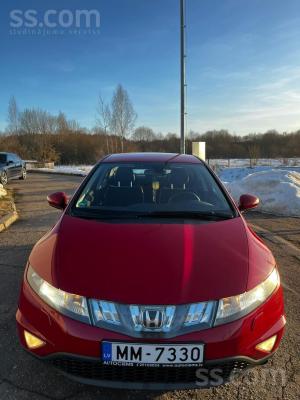Red Honda Civic 2007 in Daugavpils, with an engine capacity of 1.80 L and mileage of 297 thousand km for 2900 €, photo 11 on AUTOMOTO.COM.LV