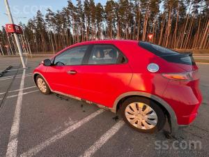 Красный Хонда Цивик 2007 в Рига, объемом двигателя 1.80 л и пробегом 243 тыс. км за 800 €, фото 3 на AUTOMOTO.COM.LV