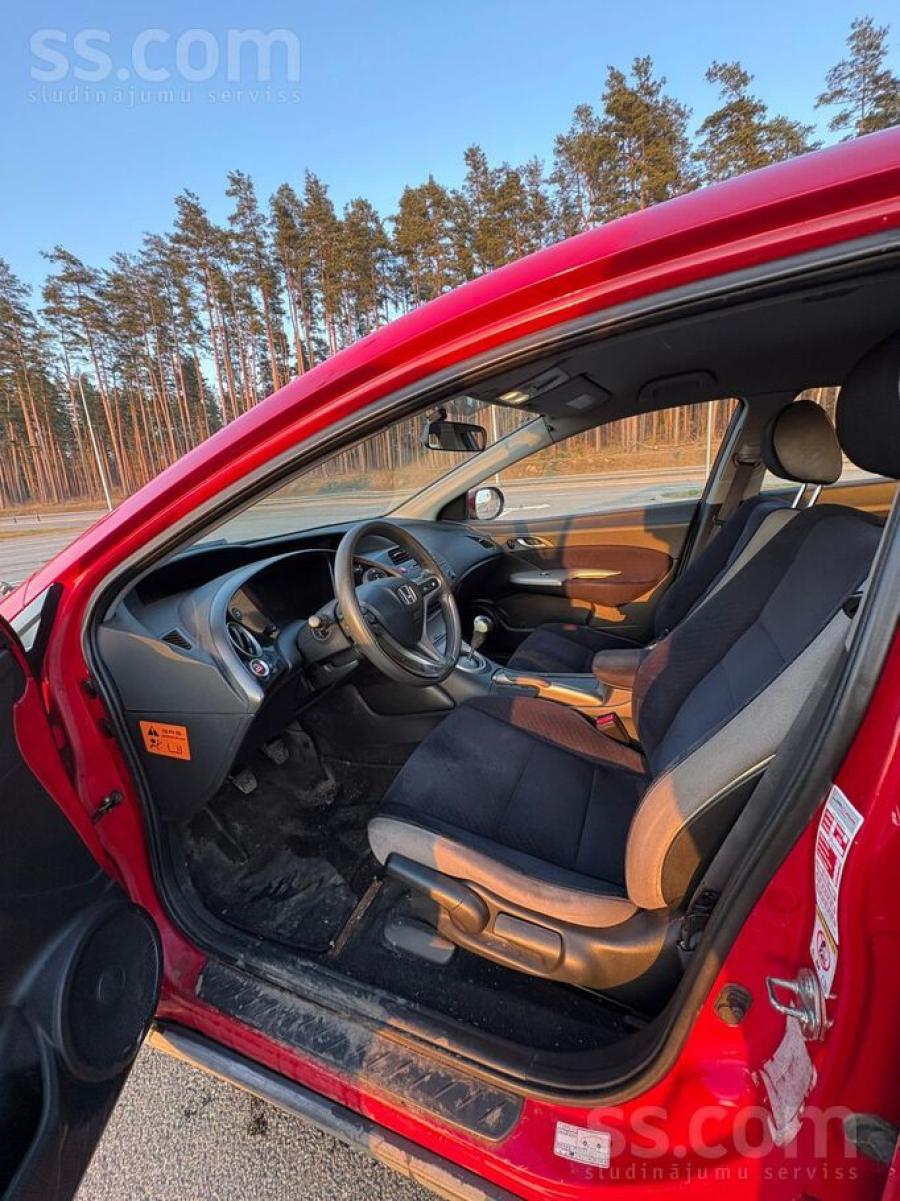 Красный Хонда Цивик 2007 в Рига, объемом двигателя 1.80 л и пробегом 243 тыс. км за 800 €, фото 4 на AUTOMOTO.COM.LV