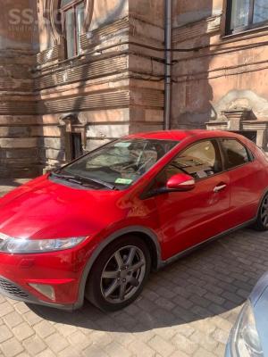 Red Honda Civic 2007 in Riga, with an engine capacity of 1.80 L and mileage of 208 thousand km for 3600 €, photo 4 on AUTOMOTO.COM.LV