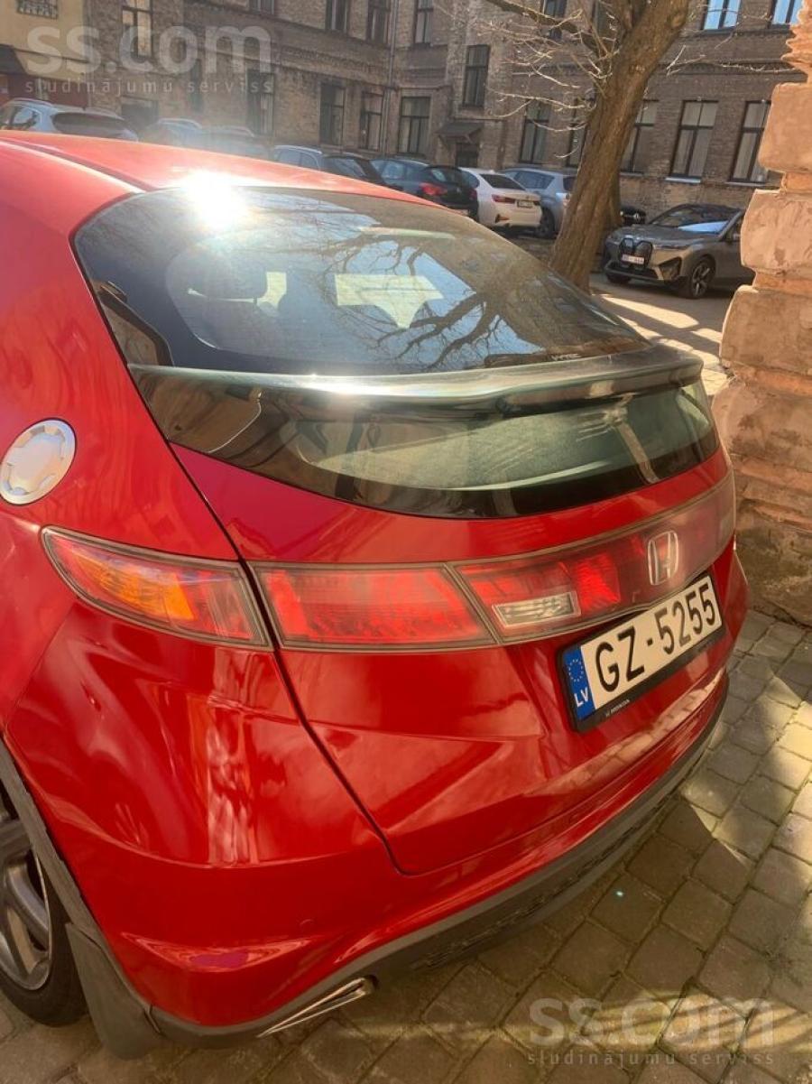Red Honda Civic 2007 in Riga, with an engine capacity of 1.80 L and mileage of 208 thousand km for 3600 €, photo 5 on AUTOMOTO.COM.LV