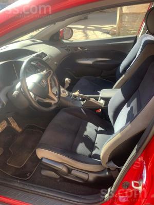 Red Honda Civic 2007 in Riga, with an engine capacity of 1.80 L and mileage of 208 thousand km for 3600 €, photo 8 on AUTOMOTO.COM.LV