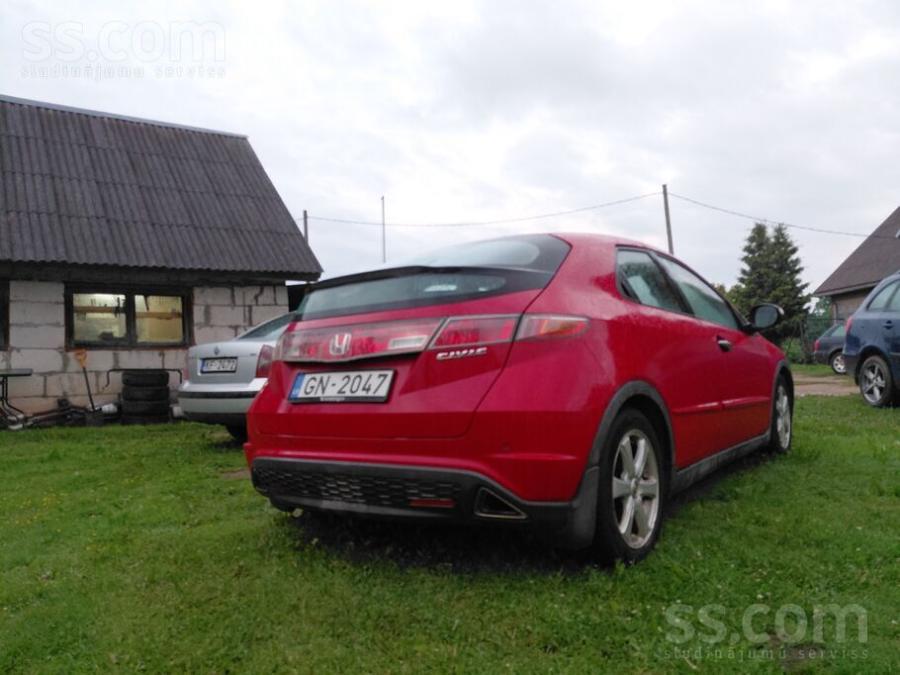 Красный Хонда Цивик 2007 в Рига, объемом двигателя 1.80 л и пробегом 274 тыс. км за 1100 €, фото 4 на AUTOMOTO.COM.LV