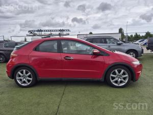 Sarkans Honda Civic 2007 Liepāja, ar dzinēja tilpumu 2.20 L un nobraukumu 287 tūkst. km par 3700 €, foto 5 vietnē AUTOMOTO.COM.LV