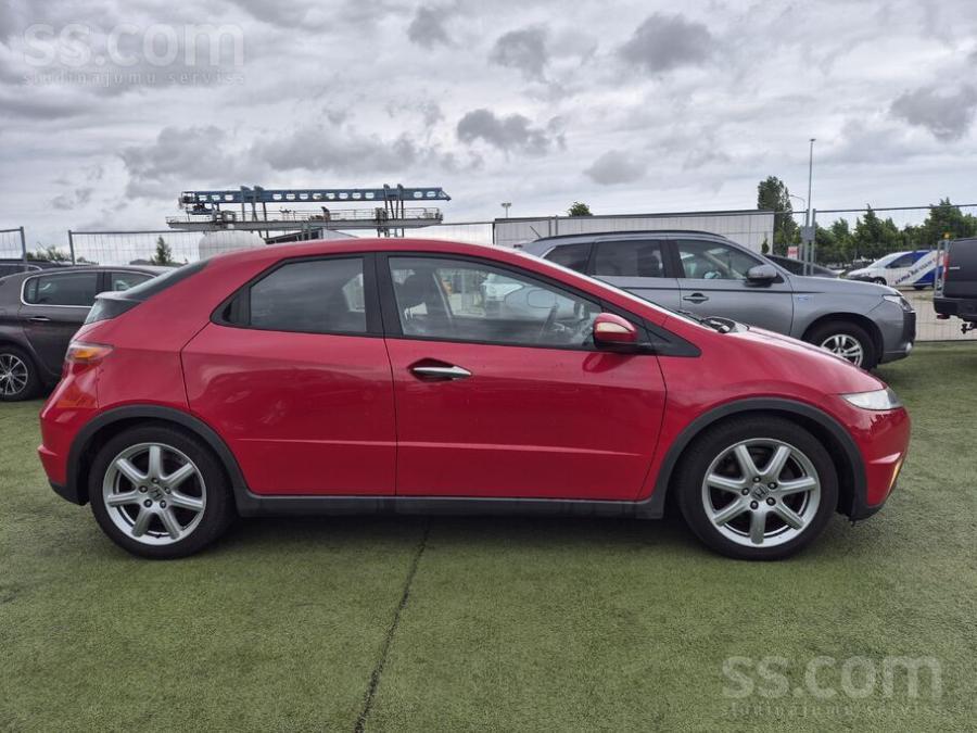 Sarkans Honda Civic 2007 Liepāja, ar dzinēja tilpumu 2.20 L un nobraukumu 287 tūkst. km par 3700 €, foto 5 vietnē AUTOMOTO.COM.LV