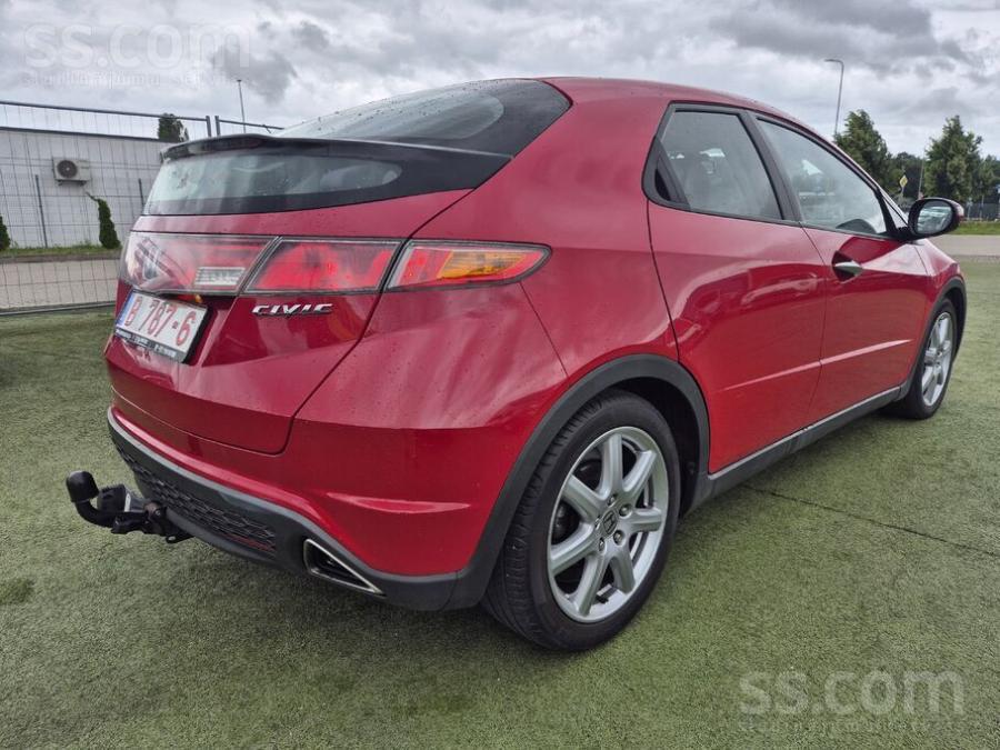 Sarkans Honda Civic 2007 Liepāja, ar dzinēja tilpumu 2.20 L un nobraukumu 287 tūkst. km par 3700 €, foto 6 vietnē AUTOMOTO.COM.LV