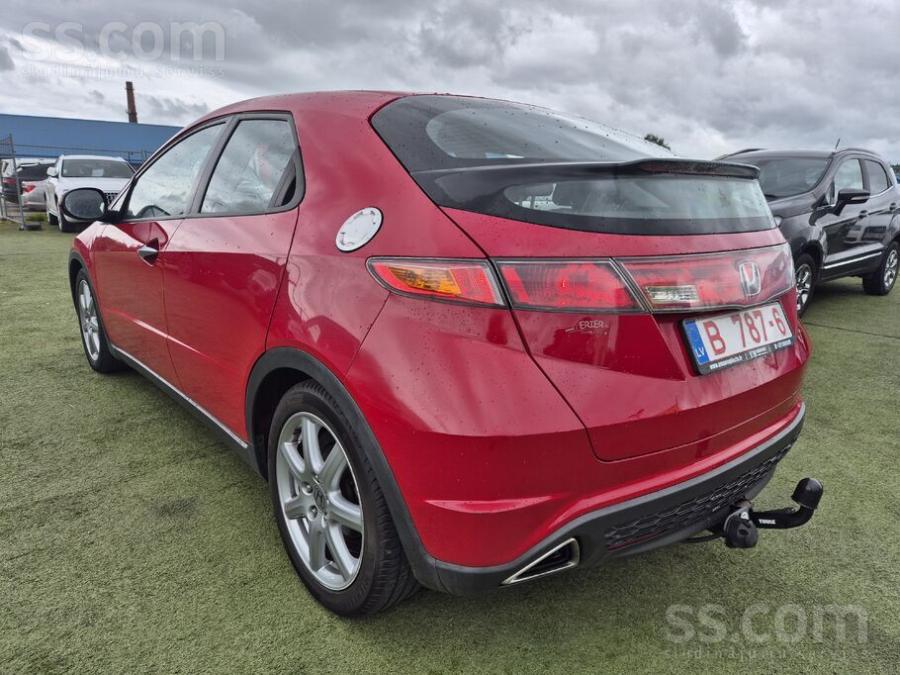 Sarkans Honda Civic 2007 Liepāja, ar dzinēja tilpumu 2.20 L un nobraukumu 287 tūkst. km par 3700 €, foto 8 vietnē AUTOMOTO.COM.LV