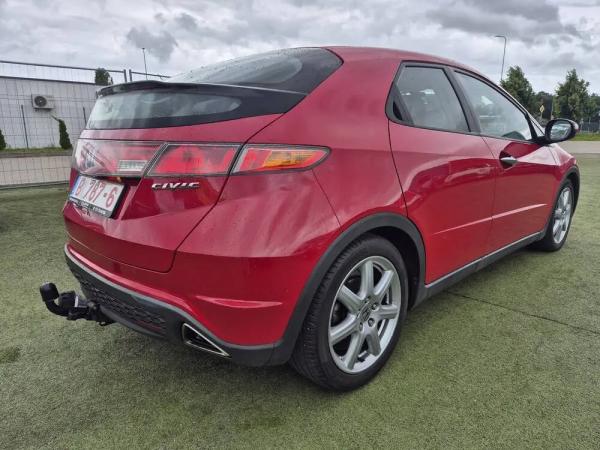 Red Honda Civic 2007 in Liepaja, with an engine capacity of 2.20 L and mileage of 287 thousand km for 3700 €, photo 6 on AUTOMOTO.COM.LV