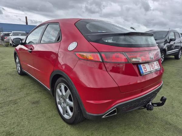 Red Honda Civic 2007 in Liepaja, with an engine capacity of 2.20 L and mileage of 287 thousand km for 3700 €, photo 8 on AUTOMOTO.COM.LV
