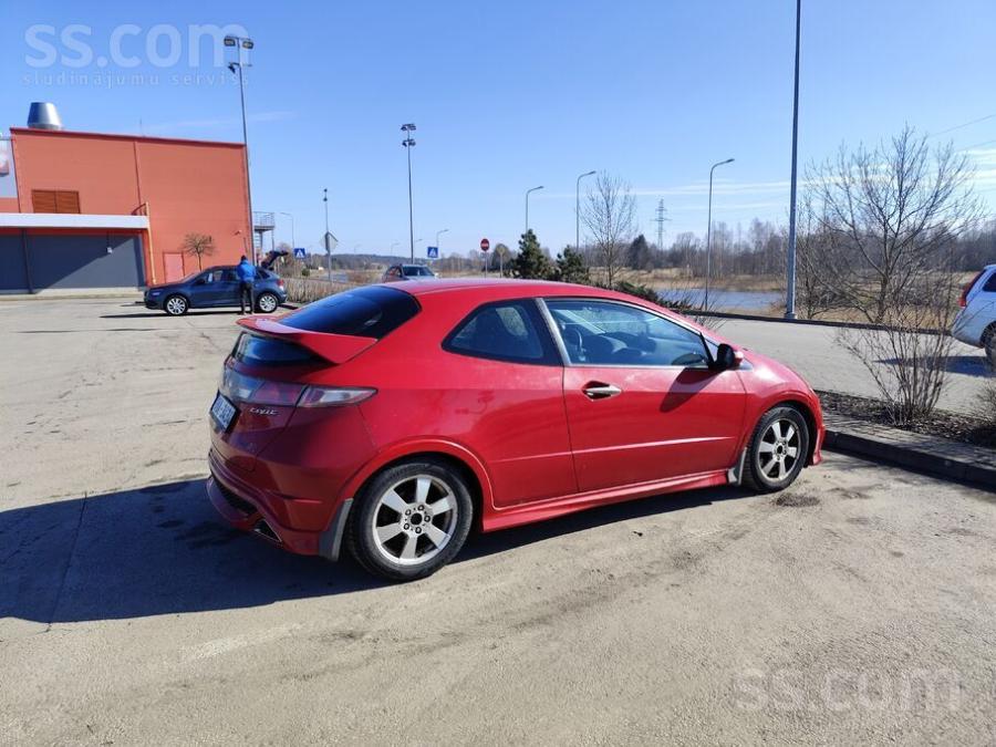 Sarkans Honda Civic 2007 Rīga, ar dzinēja tilpumu 2.00 L un nobraukumu 262 tūkst. km par 3600 €, foto 5 vietnē AUTOMOTO.COM.LV