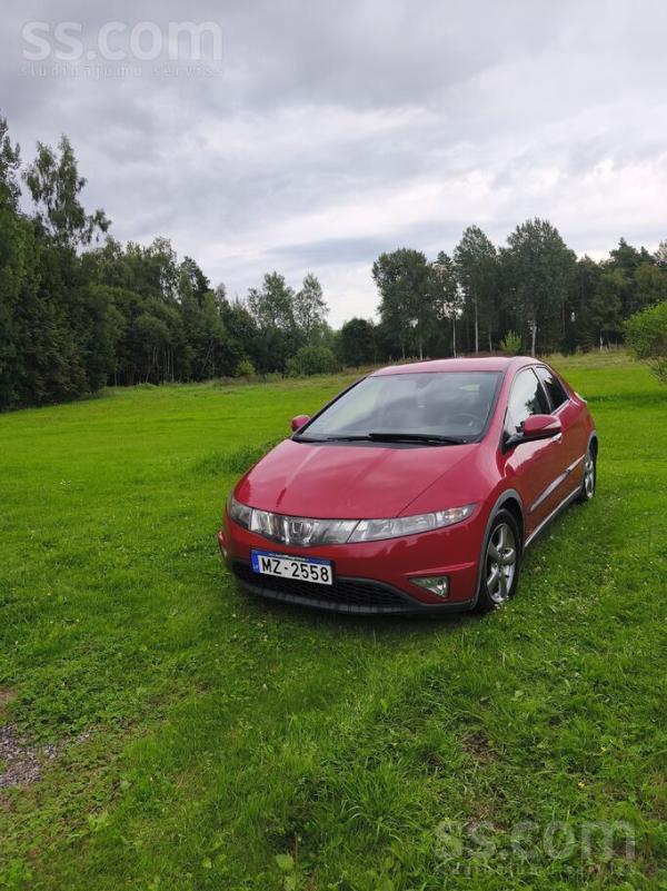 Red Honda Civic 2007 in Riga, with an engine capacity of 1.40 L and mileage of 266 thousand km for 1750 €, photo 1 on AUTOMOTO.COM.LV