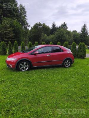 Red Honda Civic 2007 in Riga, with an engine capacity of 1.40 L and mileage of 266 thousand km for 1750 €, photo 3 on AUTOMOTO.COM.LV