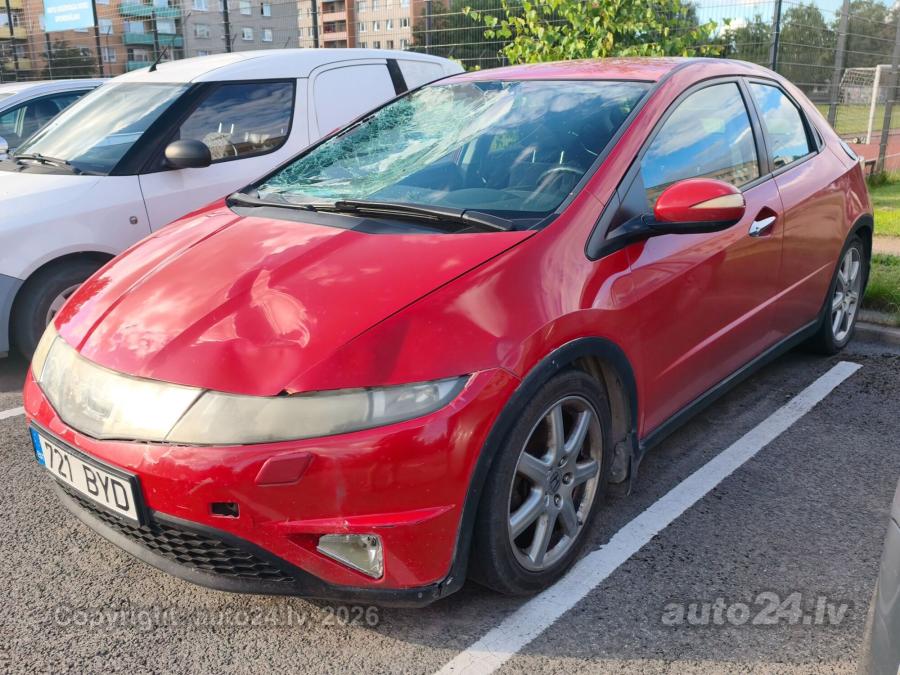 Red Honda Civic 2007 in Tartu, with an engine capacity of 1.80 L and mileage of 225 thousand km for 999 €, photo 6 on AUTOMOTO.COM.LV