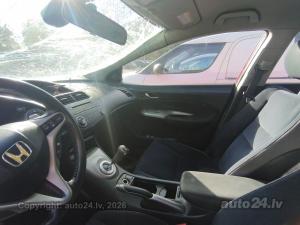 Red Honda Civic 2007 in Tartu, with an engine capacity of 1.80 L and mileage of 225 thousand km for 999 €, photo 10 on AUTOMOTO.COM.LV