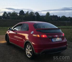 Sarkans Honda Civic 2007 Daugavpils, ar dzinēja tilpumu 1.80 L un nobraukumu 298 tūkst. km par 2750 €, foto 3 vietnē AUTOMOTO.COM.LV
