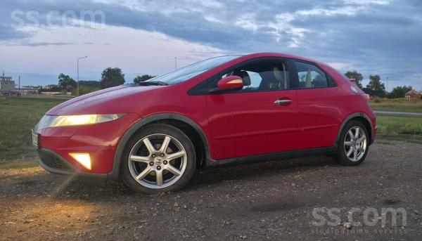 Sarkans Honda Civic 2007 Daugavpils, ar dzinēja tilpumu 1.80 L un nobraukumu 298 tūkst. km par 2750 €, foto 5 vietnē AUTOMOTO.COM.LV