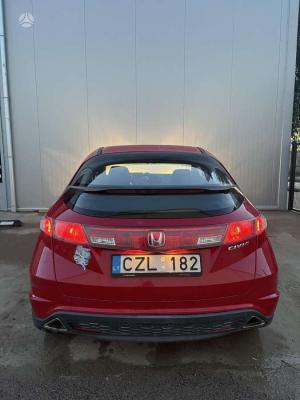 Red Honda Civic 2007 in Kaunas, with an engine capacity of 1.80 L and mileage of 300 thousand km for 1700 €, photo  on AUTOMOTO.COM.LV