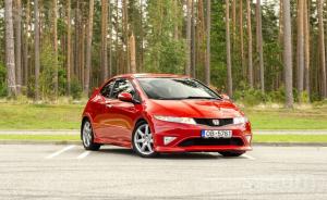 Sarkans Honda Civic 2007 Rīga, ar dzinēja tilpumu 2.00 L un nobraukumu 251 tūkst. km par 6290 €, foto 3 vietnē AUTOMOTO.COM.LV