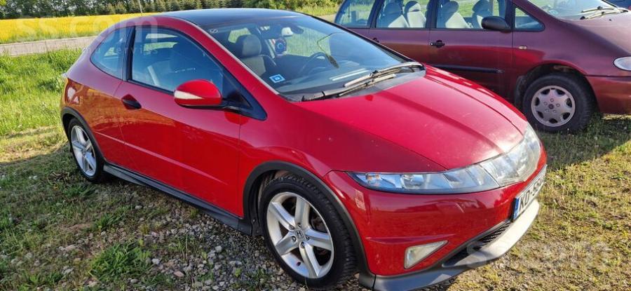 Red Honda Civic 2008 in Bauska, with an engine capacity of 1.80 L and mileage of 287 thousand km for 1750 €, photo 1 on AUTOMOTO.COM.LV
