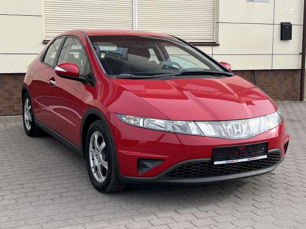 Red Honda Civic 2008 in Kretinga, with an engine capacity of 1.34 L and mileage of 101 thousand km for 3850 €, photo 1 on AUTOMOTO.COM.LV