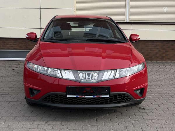 Red Honda Civic 2008 in Kretinga, with an engine capacity of 1.34 L and mileage of 101 thousand km for 3850 €, photo 3 on AUTOMOTO.COM.LV