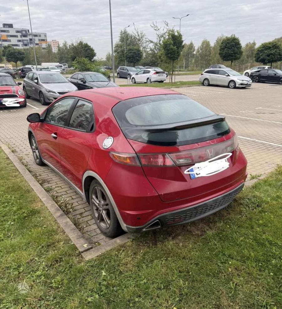 Red Honda Civic 2008 in Vilnius, with an engine capacity of 0.00 L and mileage of 283 thousand km for 1900 €, photo 5 on AUTOMOTO.COM.LV