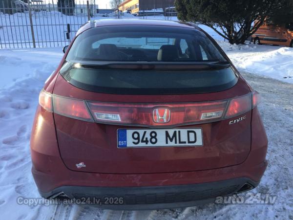 Red Honda Civic 2008 in Tartu, with an engine capacity of 1.80 L and mileage of 290 thousand km for 2650 €, photo 5 on AUTOMOTO.COM.LV