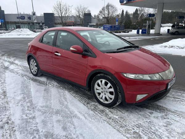 Red Honda Civic 2008 in Vilnius, with an engine capacity of 2.20 L and mileage of 282 thousand km for 1750 €, photo 1 on AUTOMOTO.COM.LV